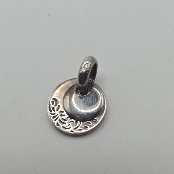 Silpada | Jewelry | Silpada Silver Floral Disc Pendant | Poshmark